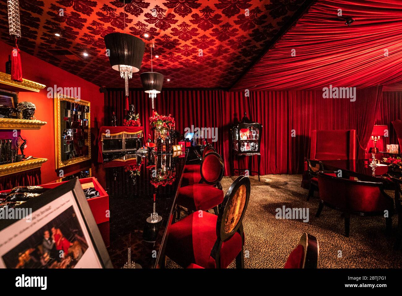 Red Room at Raymond Vineyards. Napa Valley, California Stock Photo - Alamy