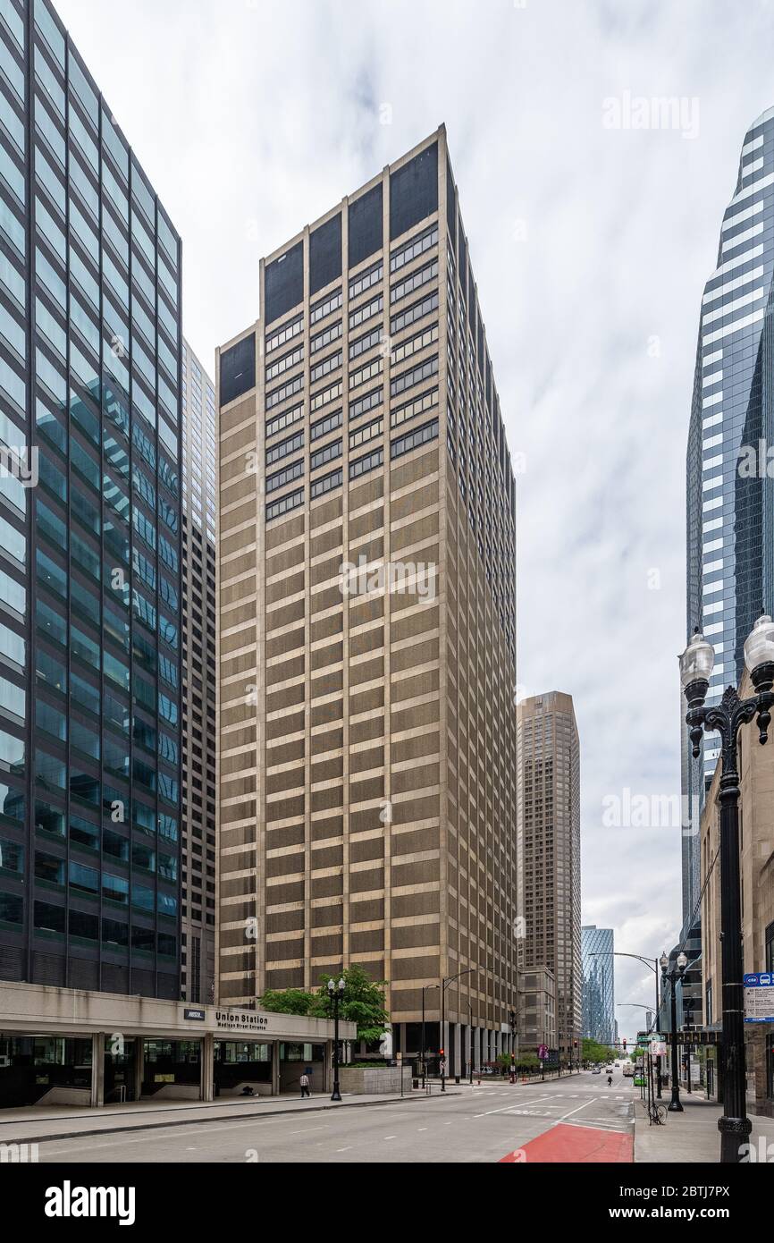 10 S Canal designed by Holabird and Root Stock Photo - Alamy