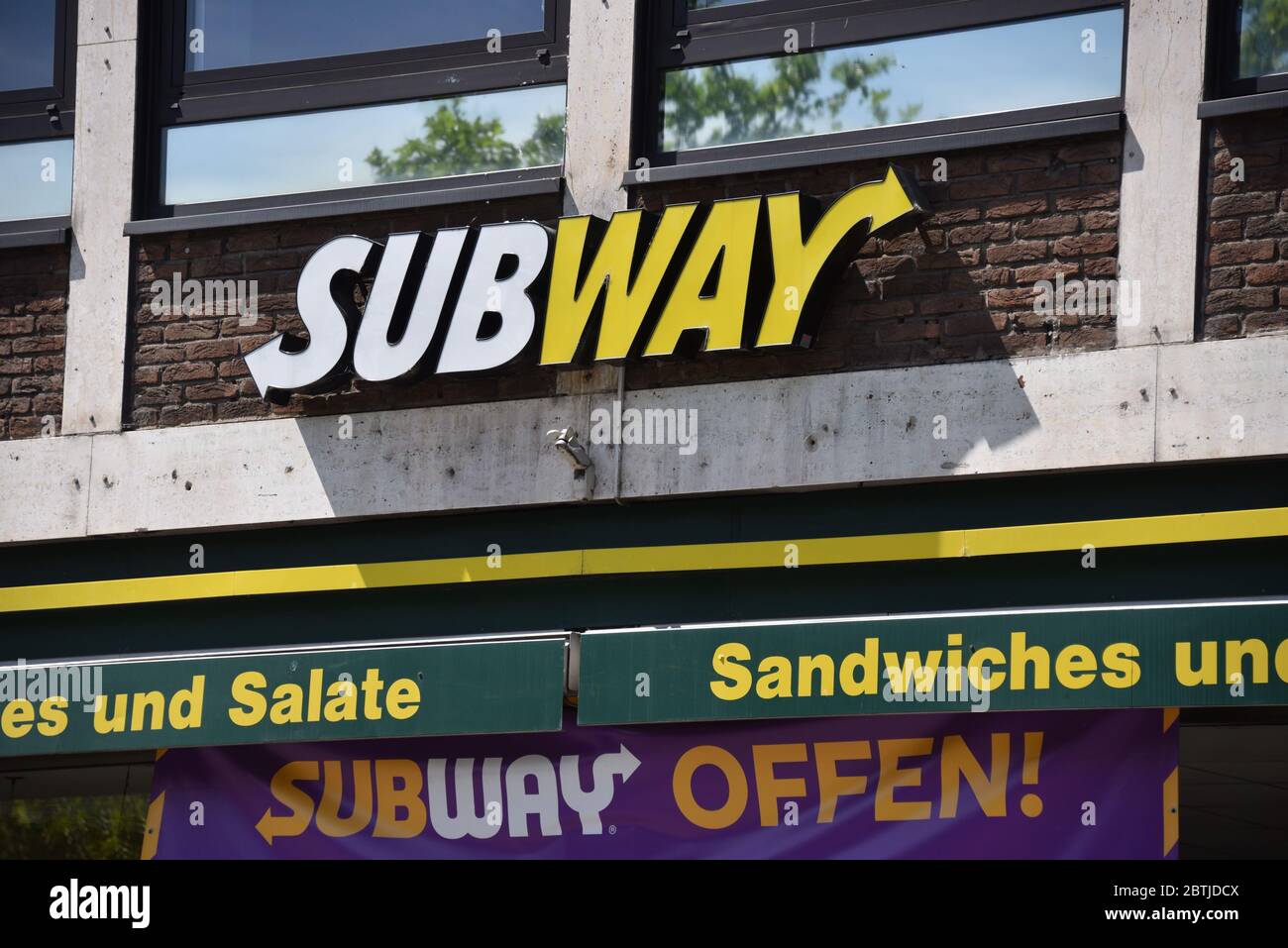 26 May 2020, North Rhine-Westphalia, Cologne: A branch of SUBWAY, a US ...
