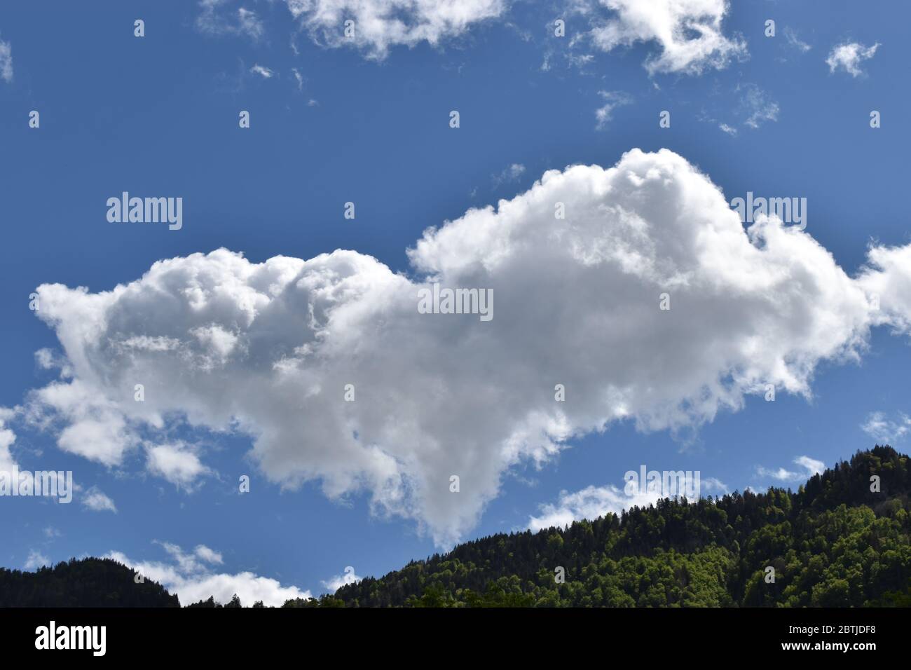 Cumulus cloud hi-res stock photography and images - Alamy