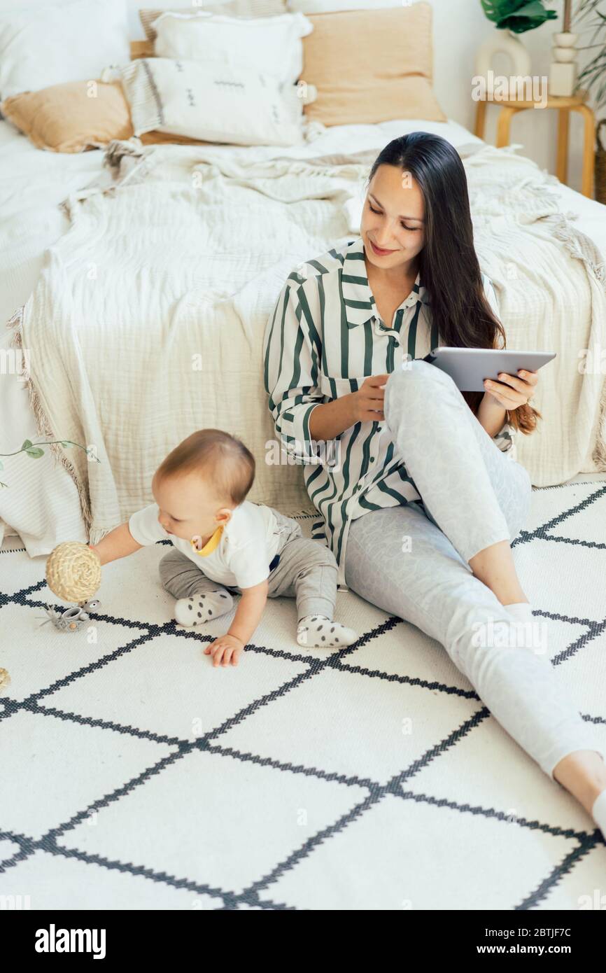 mom with tablet and baby toddler Stock Photo - Alamy