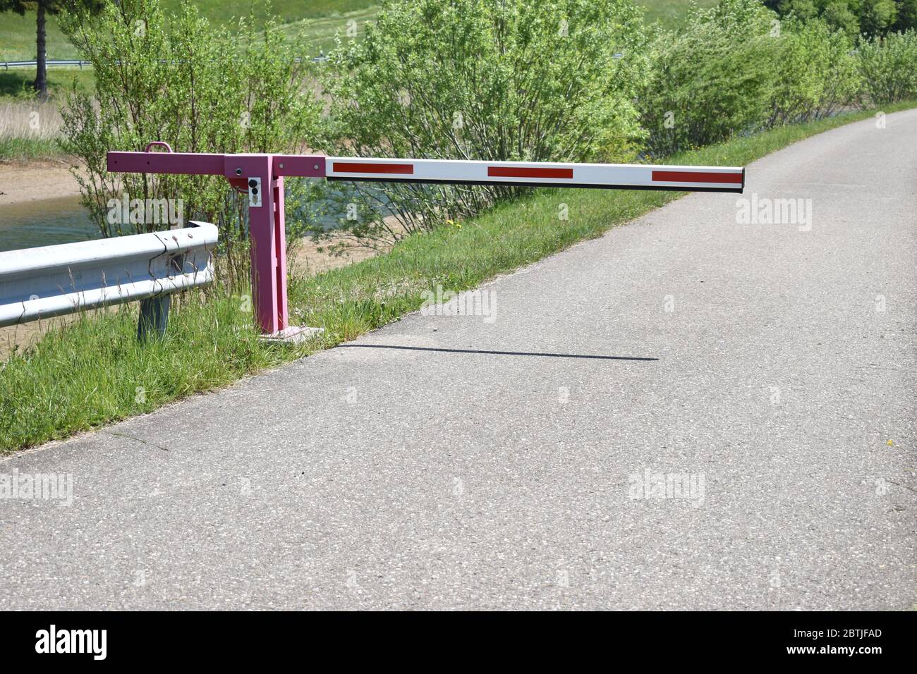 Checkpoint barrier hi-res stock photography and images - Alamy