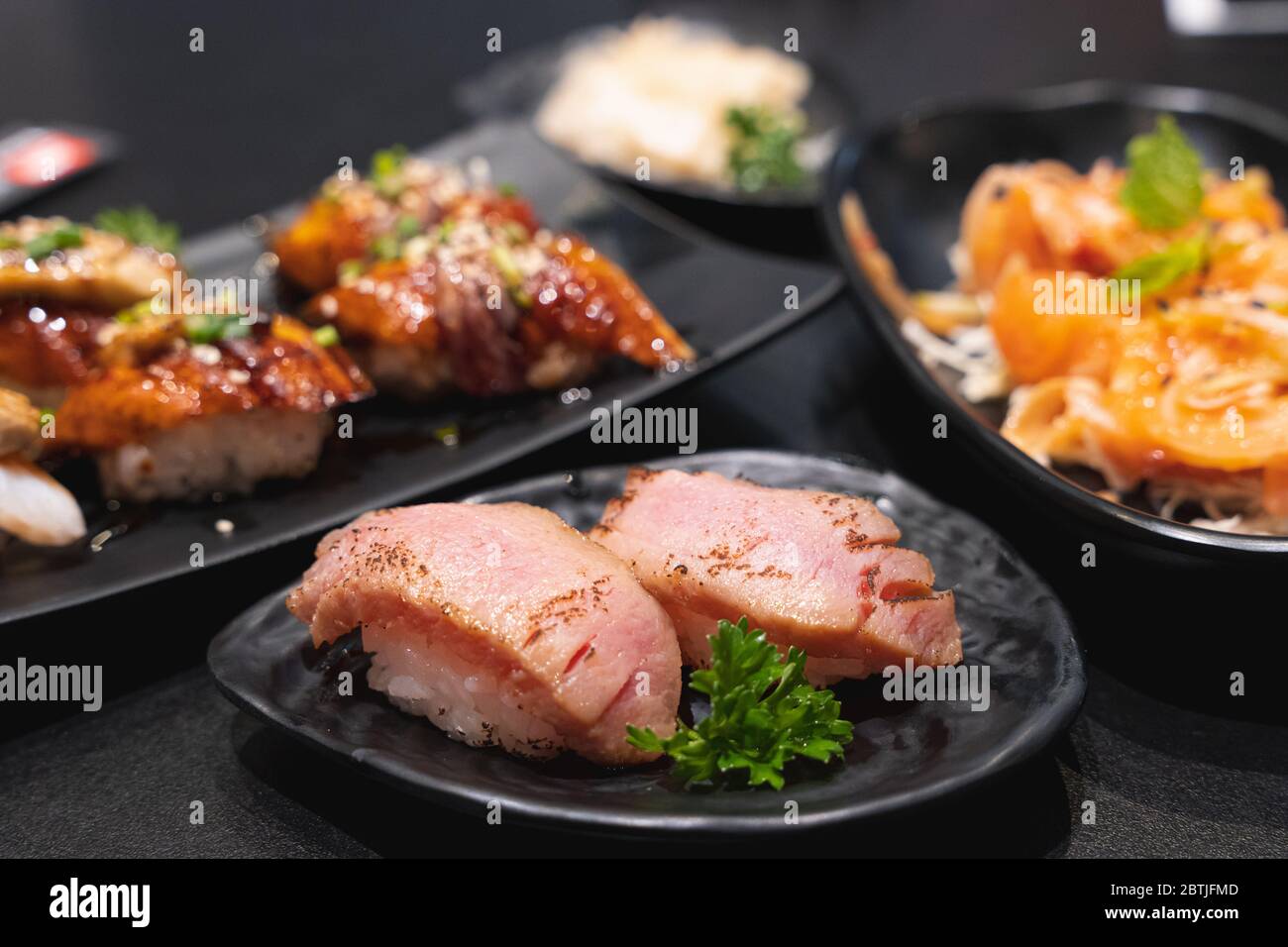 Tuna burn Nigiri, Sushi Tuna burn, Japanese food on ceramic dish ...