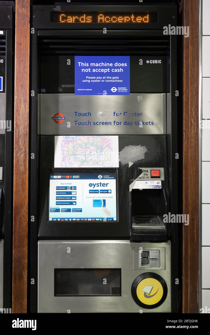 Oxford circus tube stop hi-res stock photography and images - Alamy