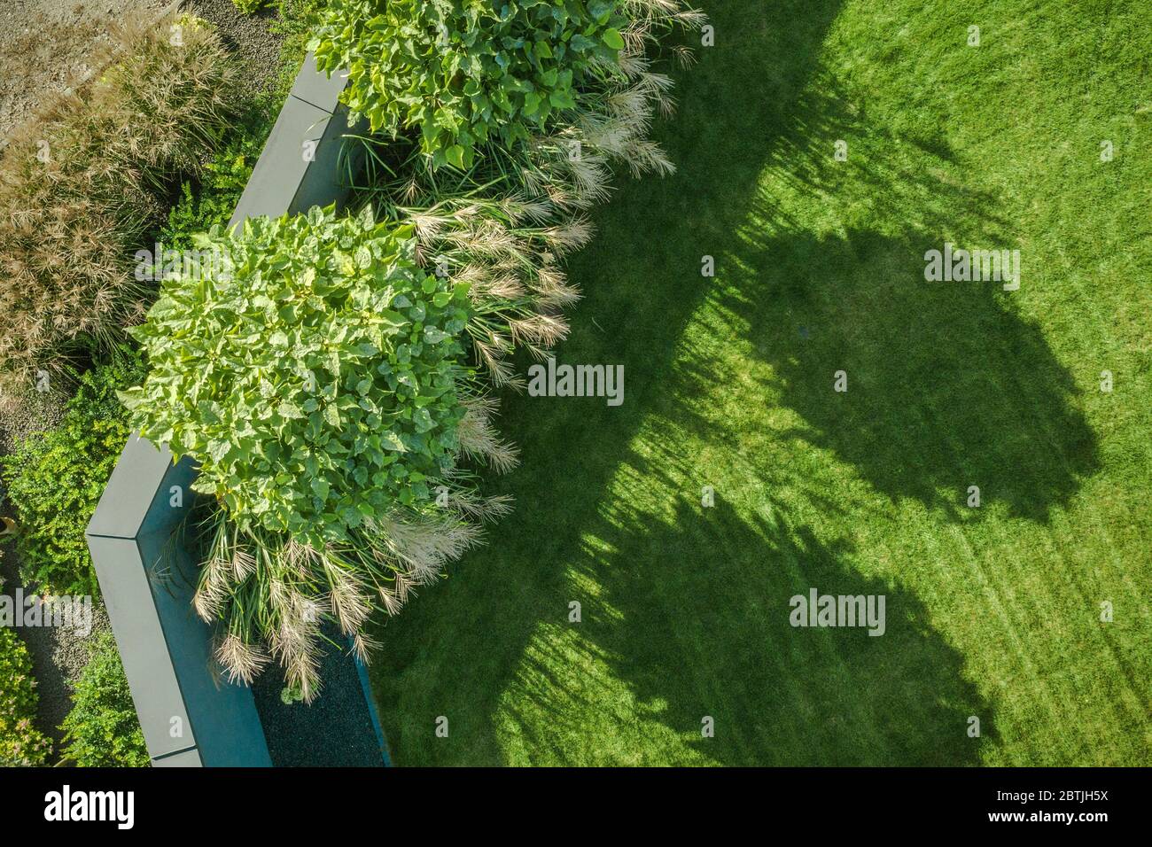 Garden aerial hi-res stock photography and images - Alamy
