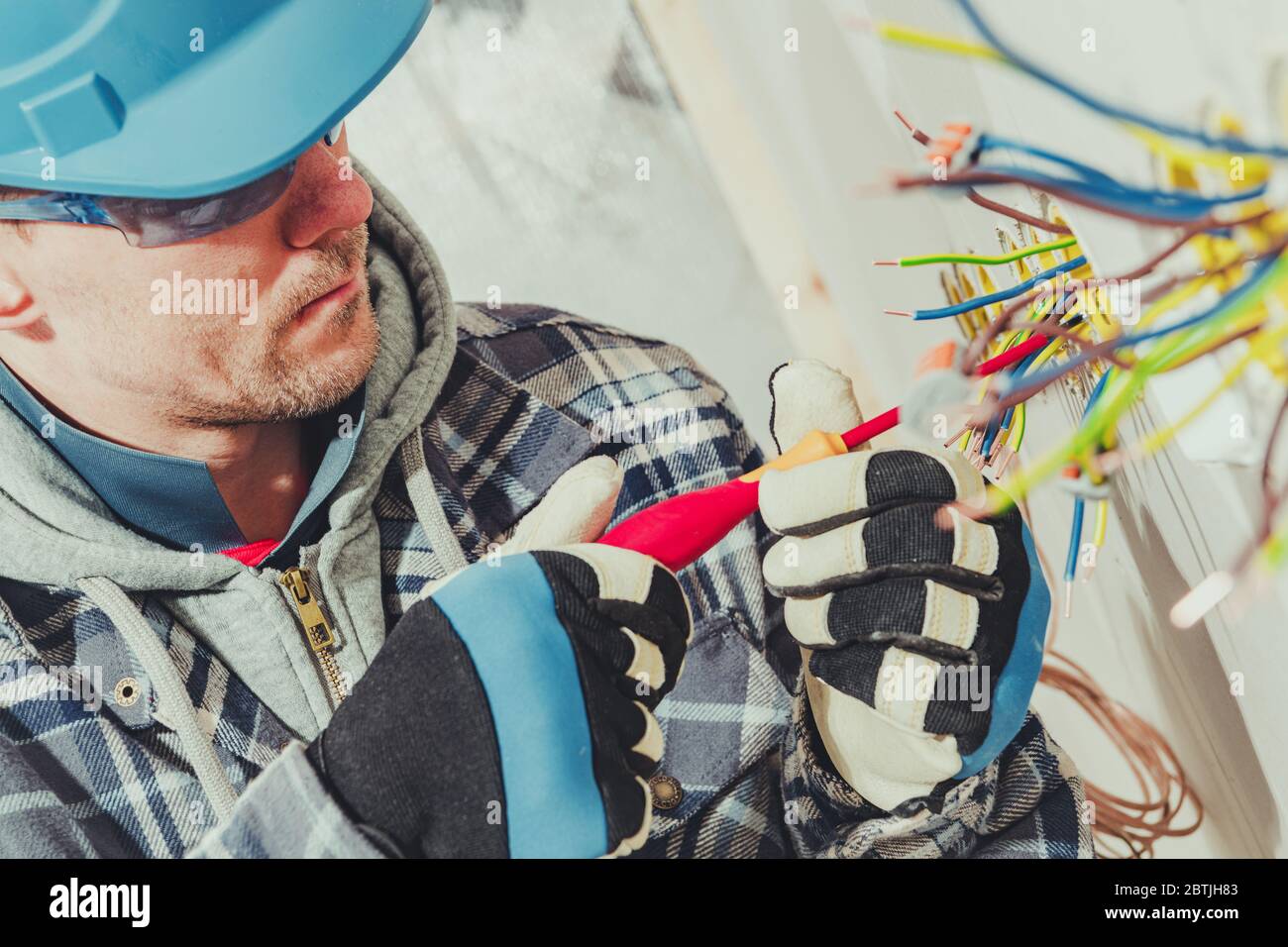 Installing cables hi-res stock photography and images - Alamy