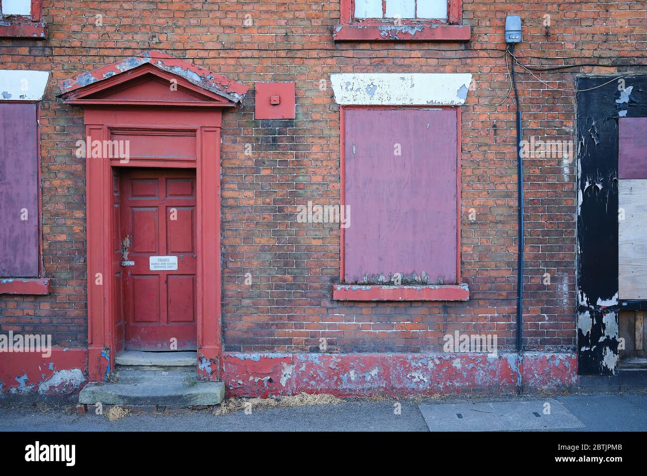 Old and abandoned commercial building Stock Photo - Alamy