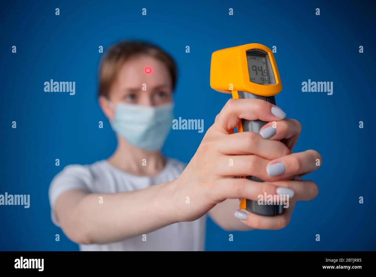 Healthcare, measurement, disease, infection, coronavirus concept. Woman ...