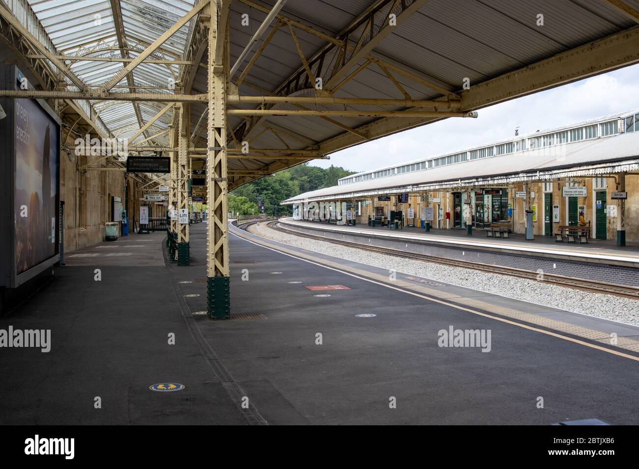 The 2 Platforms at Bath Spa Railway Station Stock Photo - Alamy