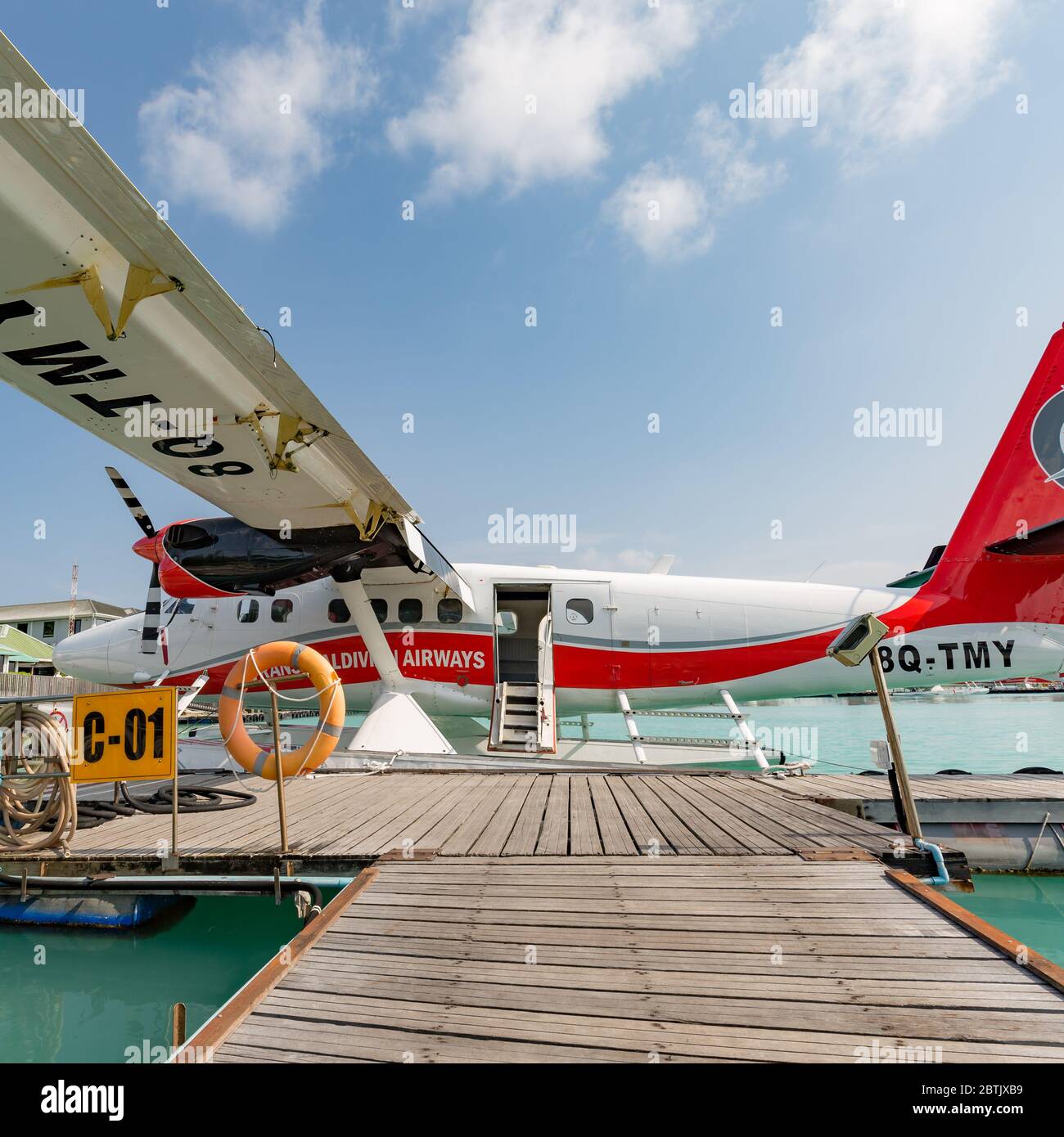 Seaplane boarding hi-res stock photography and images - Alamy