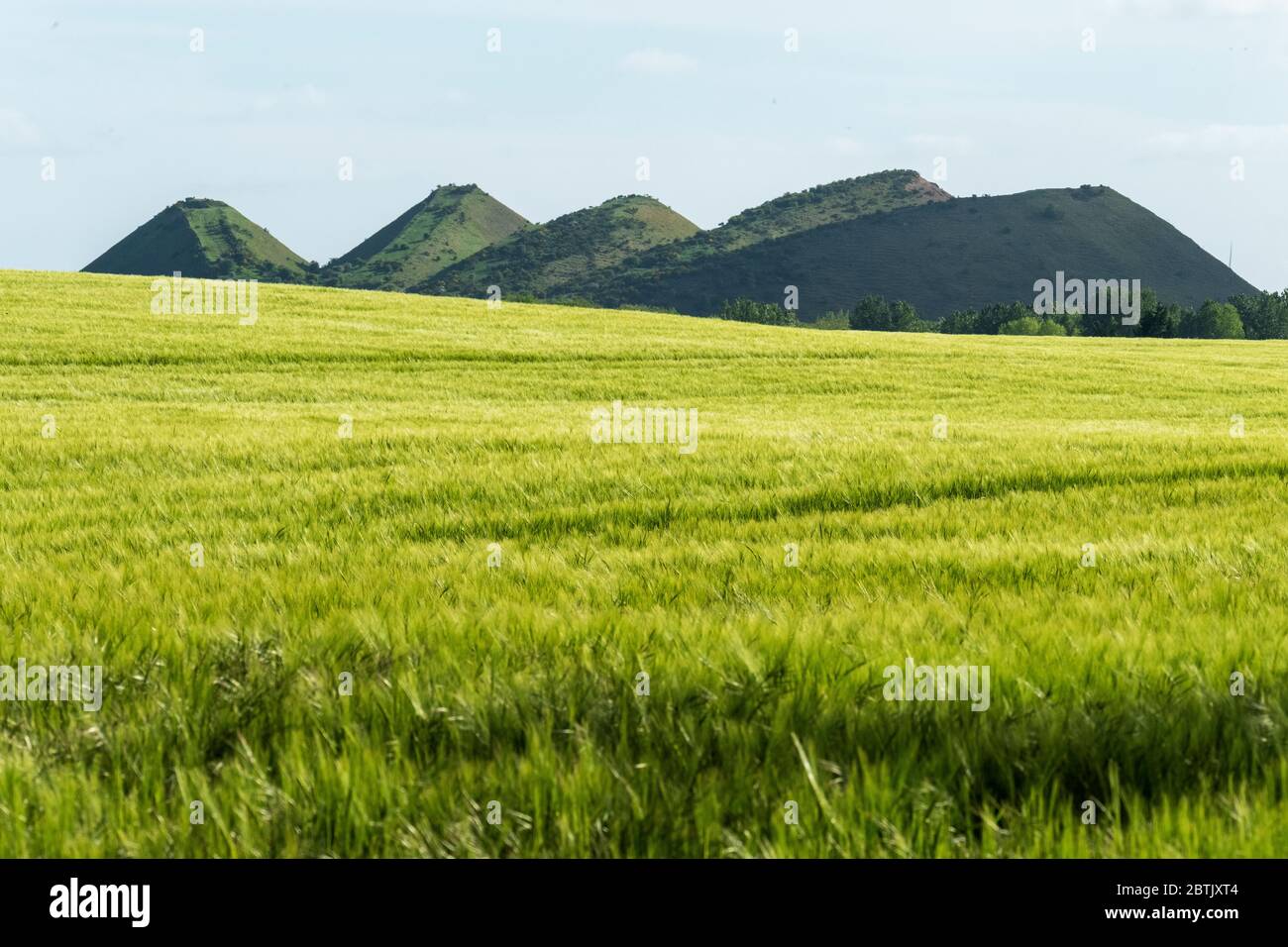 Five sisters bing oil shale hi-res stock photography and images - Alamy