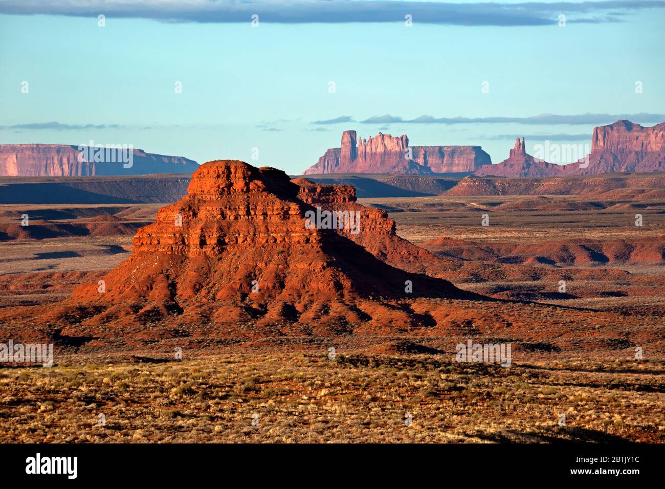 UT00693-00...UTAH - Spires, buttes and ridges of red sandstone in the ...