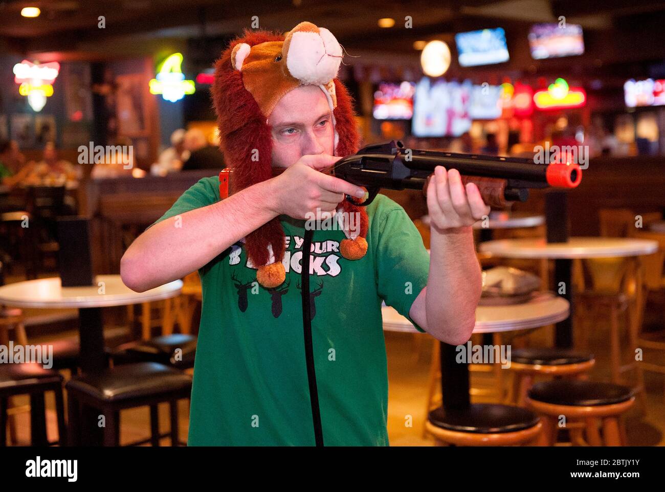 Derek Tower, 2014 Big Buck Hunter world champion, practices at Syberg's ...