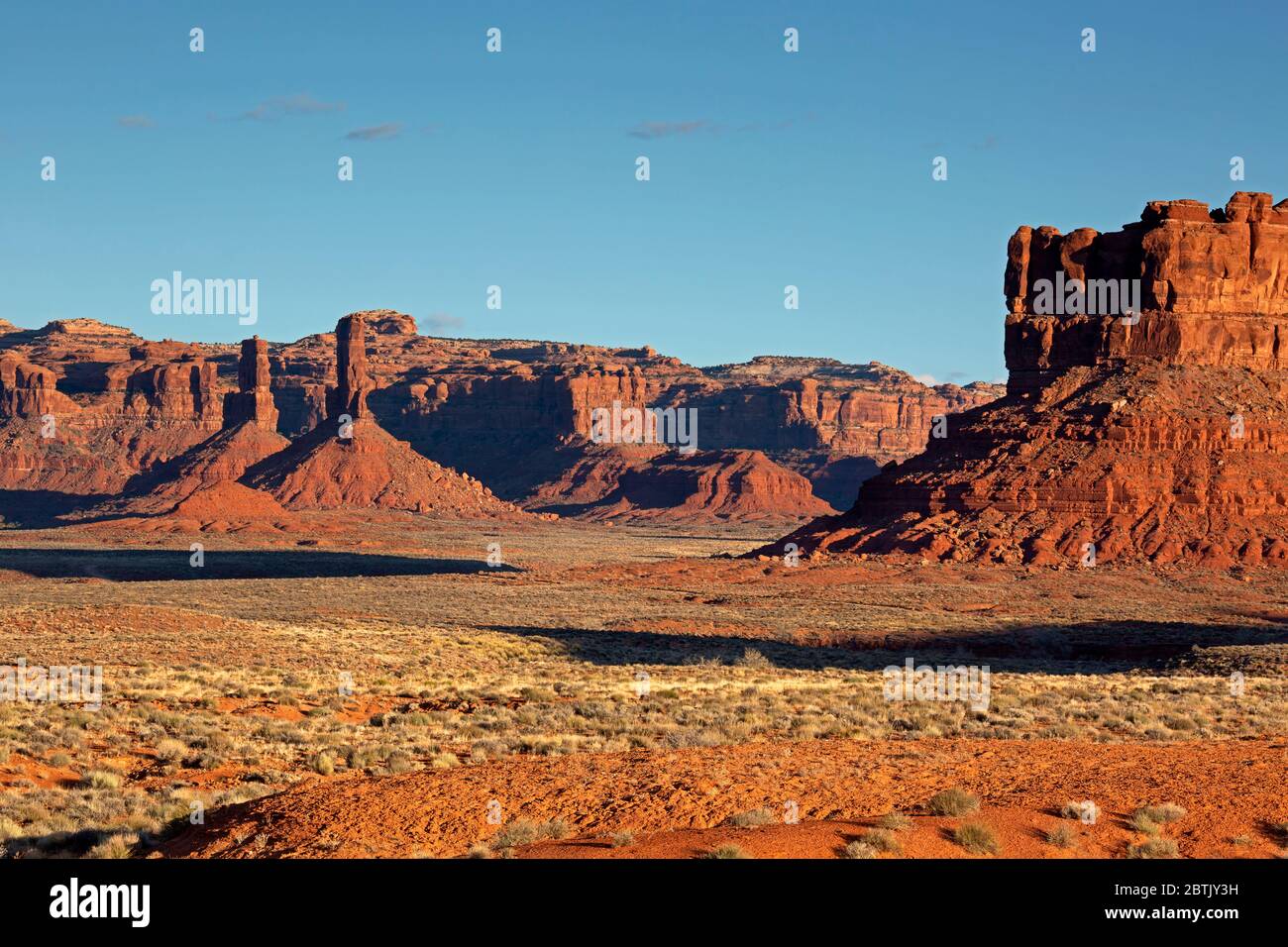 UT00695-00...UTAH - Spires, buttes and ridges of red sandstone in the ...