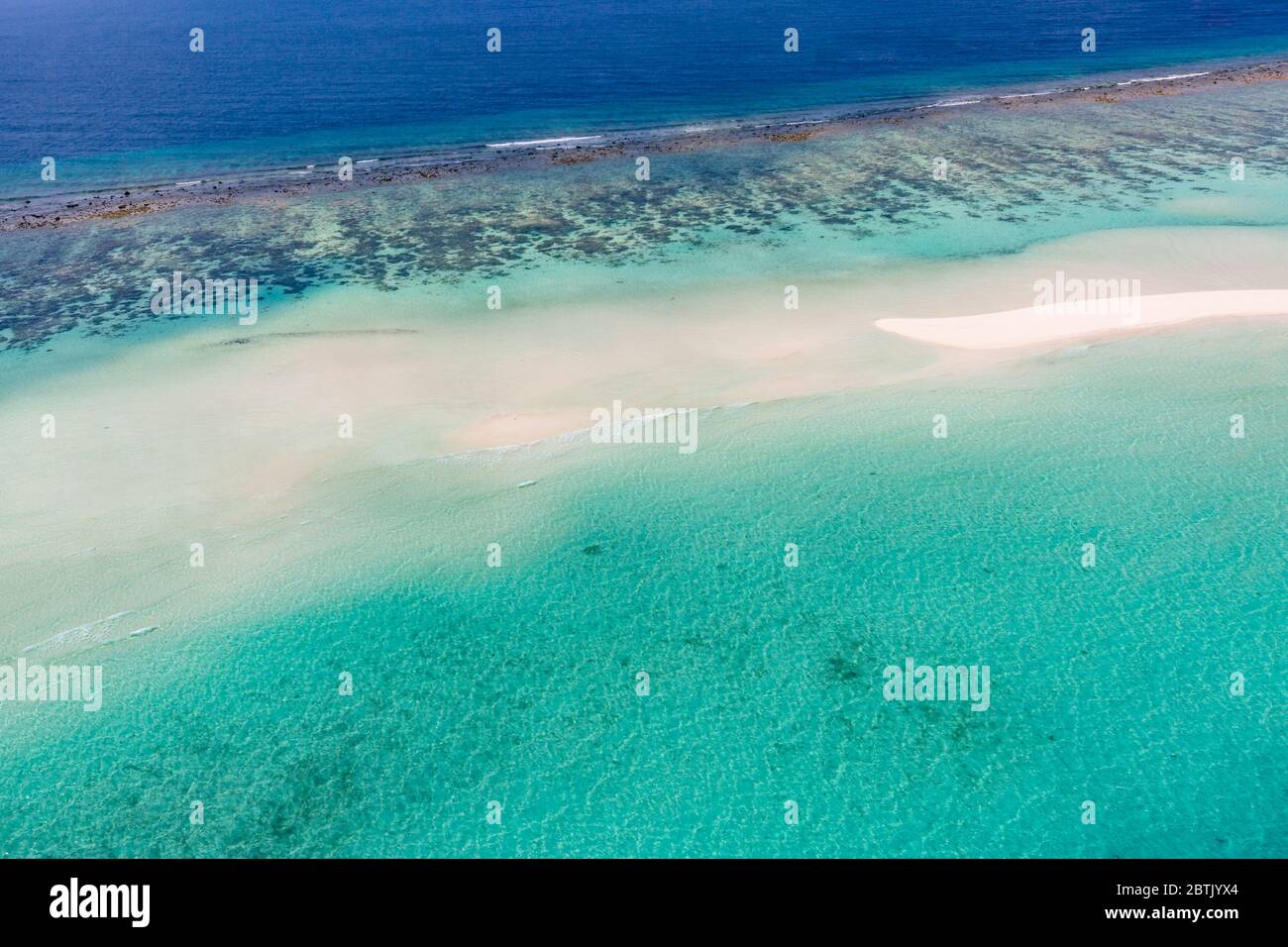 Aerial view of coral reef and atoll hi-res stock photography and images ...