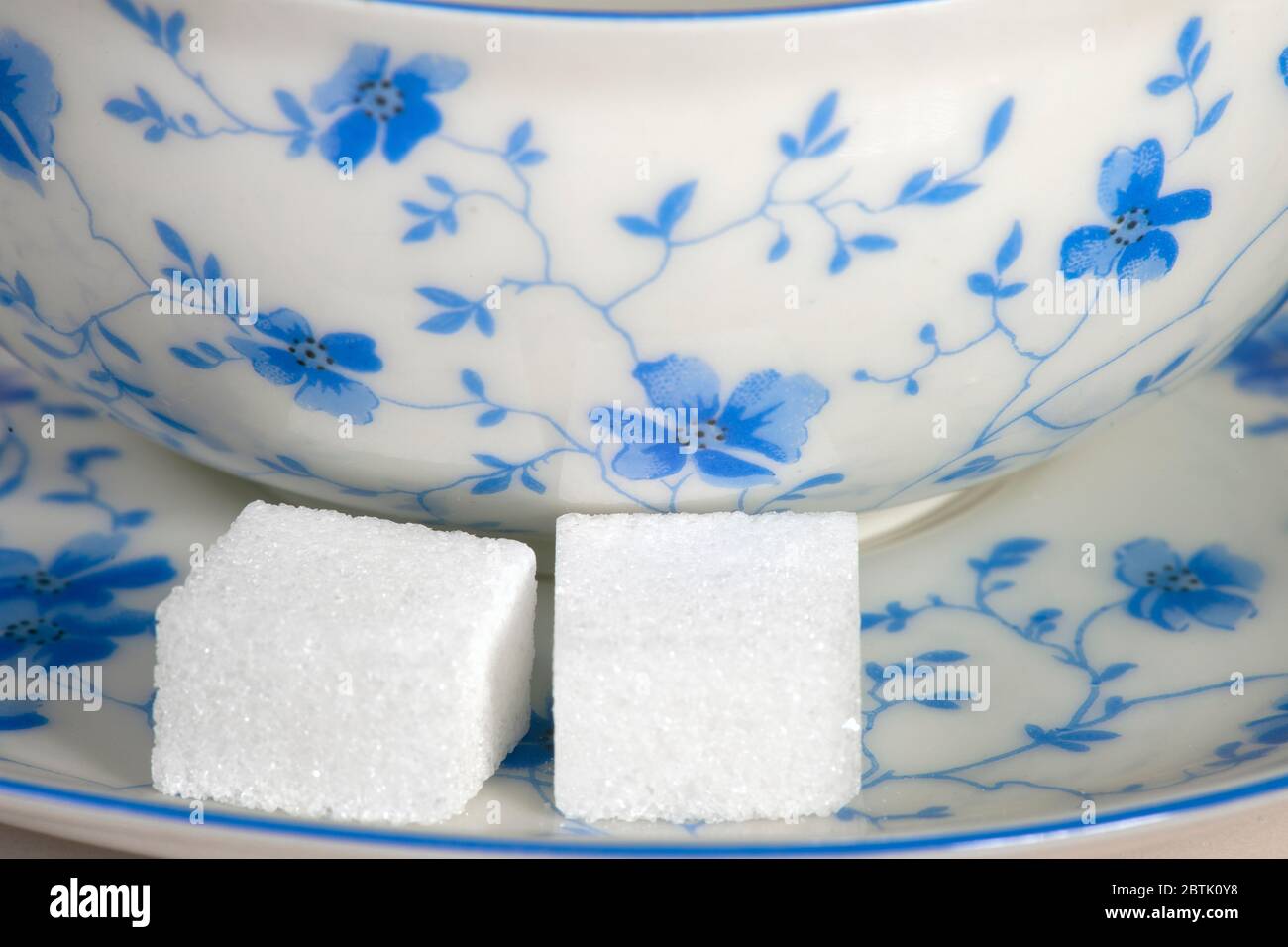 tee cup and traditional tee Stock Photo - Alamy