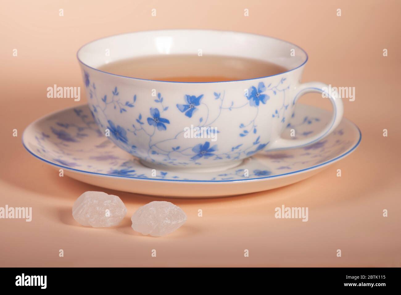 tee cup and traditional tee Stock Photo - Alamy