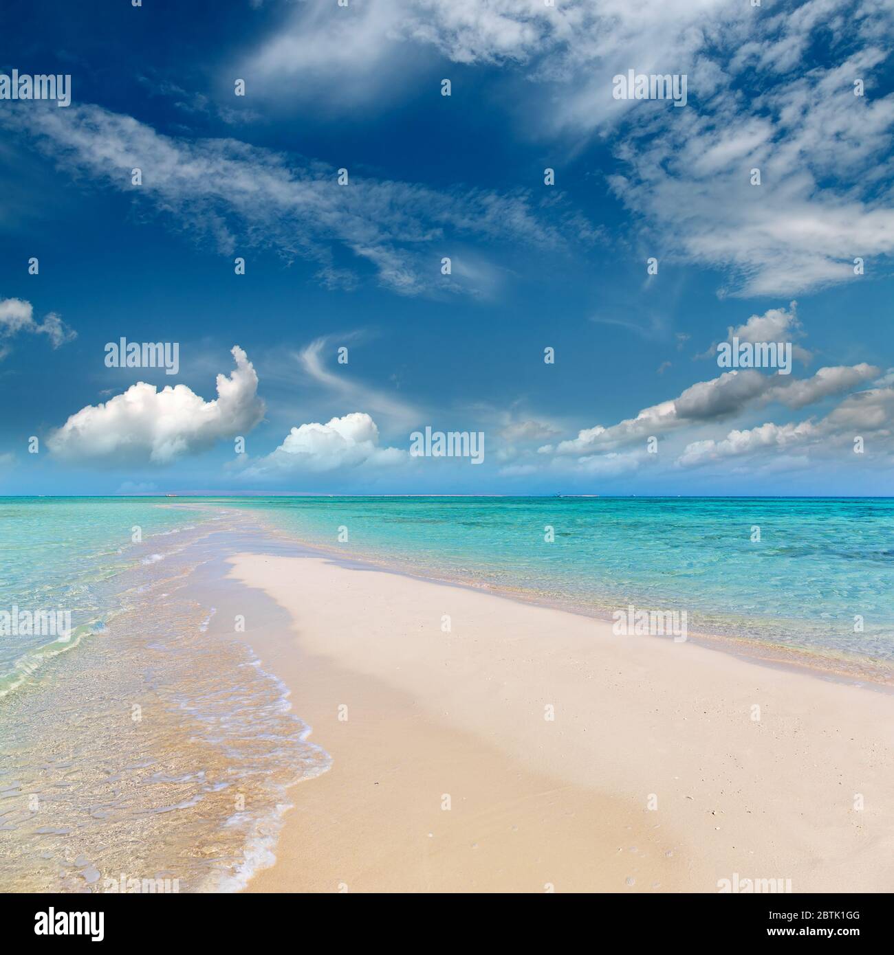 white sandy sea spit beach leading into ocean Stock Photo - Alamy