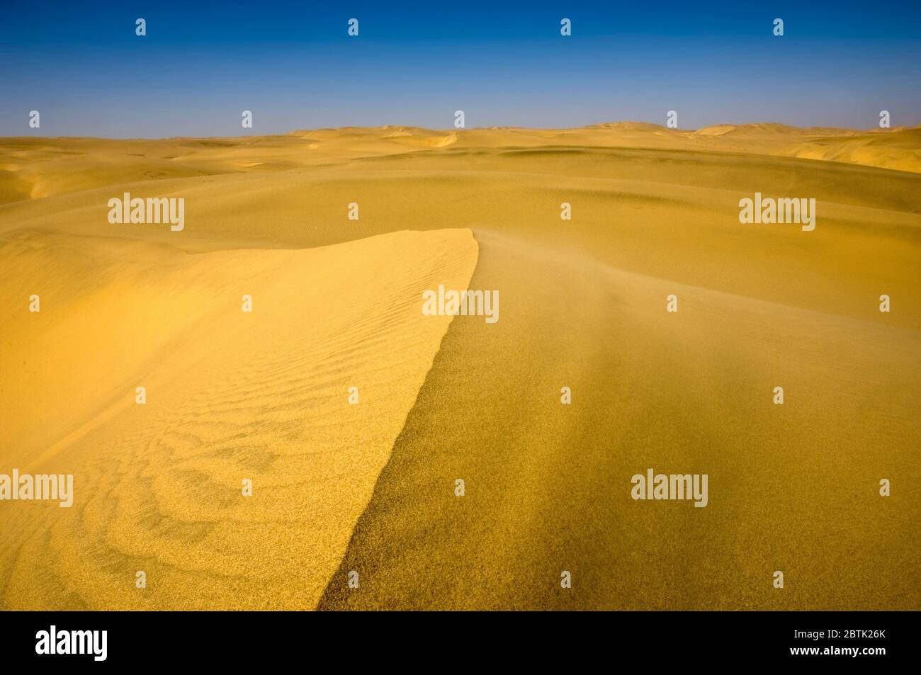 high sand dunes in namibia Stock Photo - Alamy