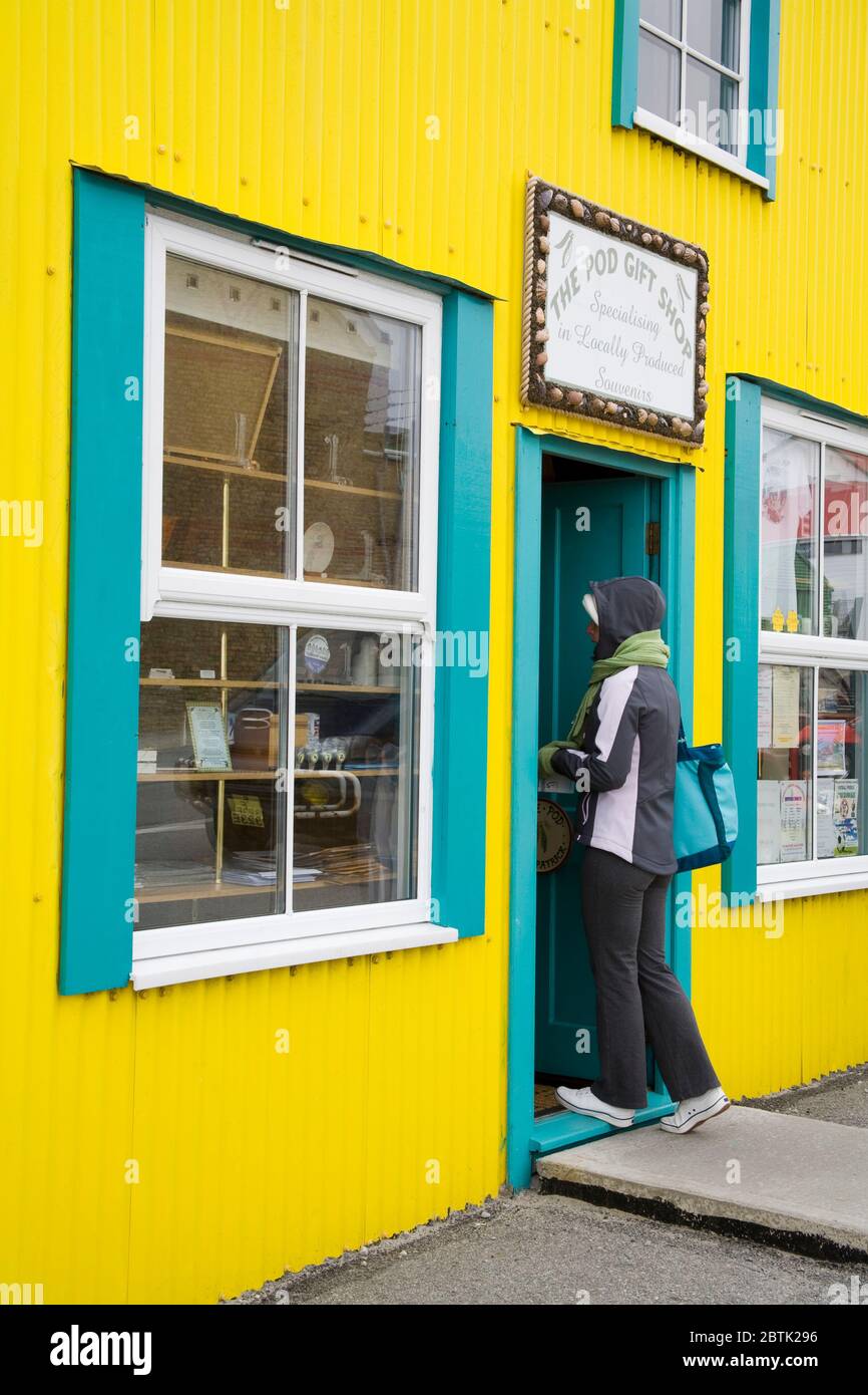 Yellow store on the Jetty in Port Stanley, Falkland Islands (Islas ...