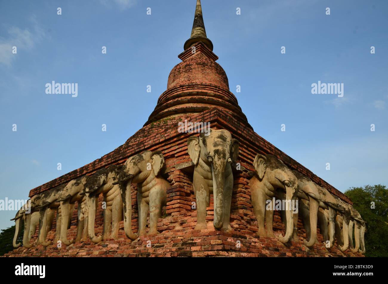 Wat sorasak temple hi-res stock photography and images - Alamy