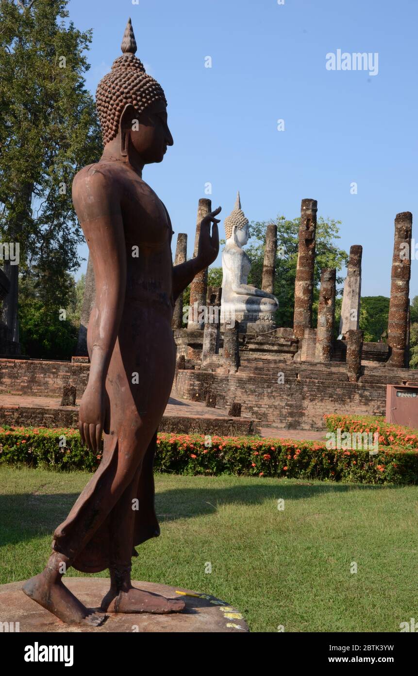 Walking Buddha sculpture in the historical park of Sukhothai Stock ...