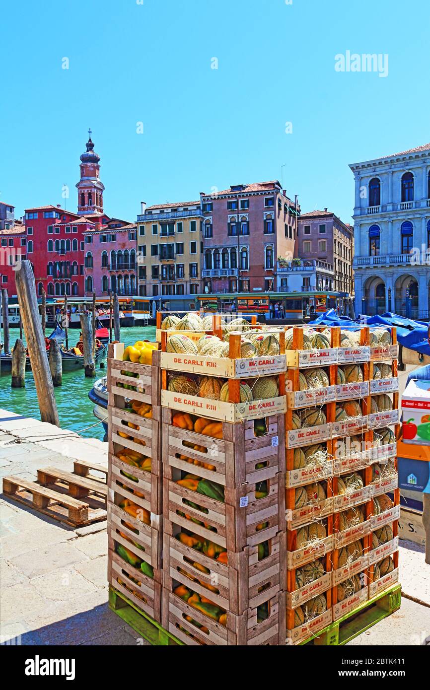 Canal delivery food boat hi-res stock photography and images - Alamy