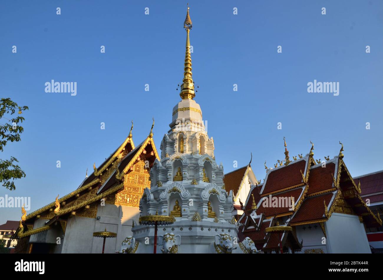 Wat klang wiang chiang rai hi-res stock photography and images - Alamy