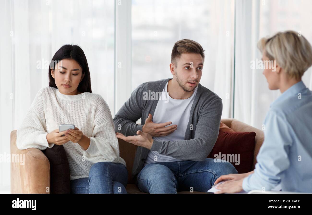Misunderstanding indifference hi-res stock photography and images - Alamy