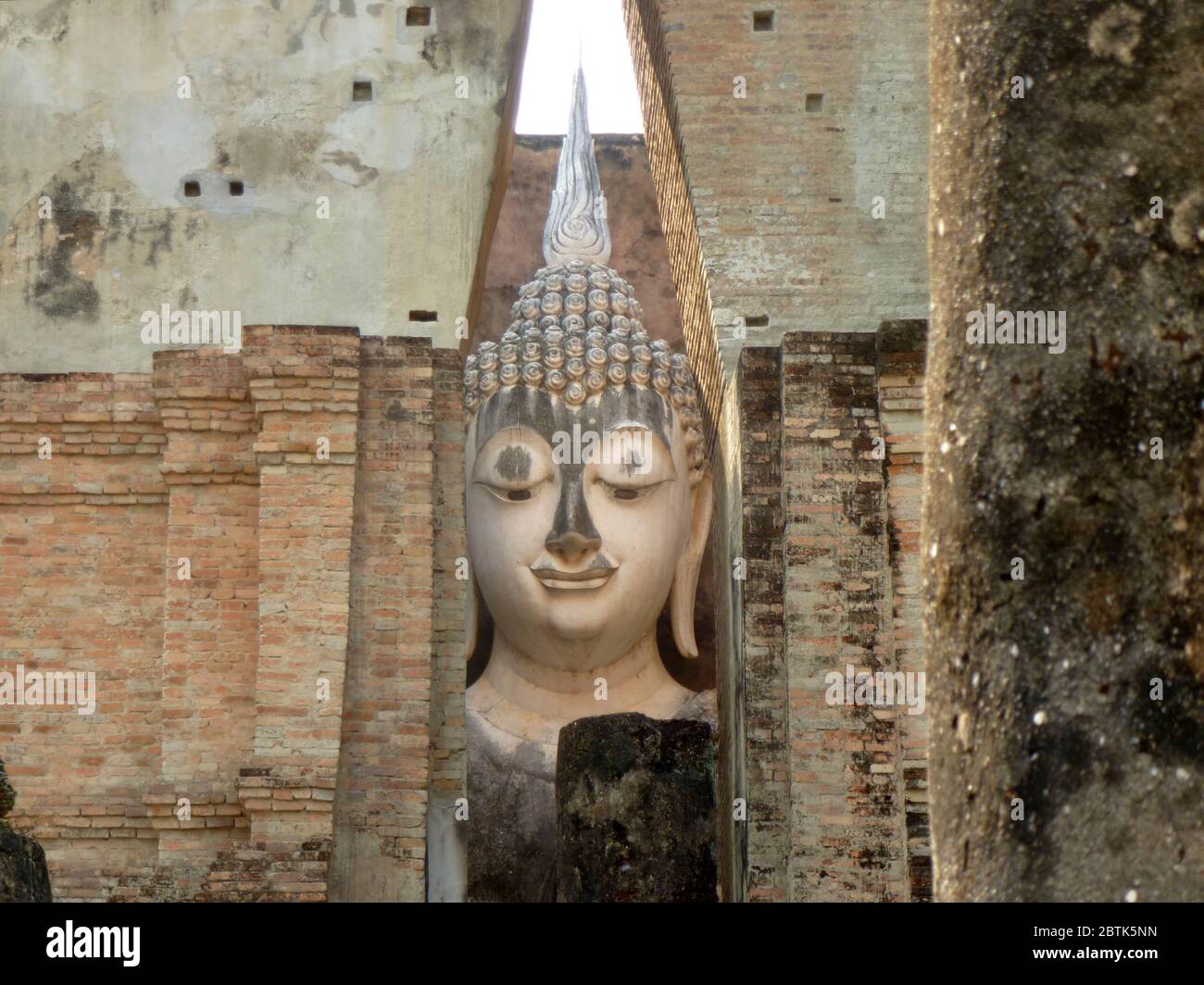 Hidden buddha statue hi-res stock photography and images - Alamy