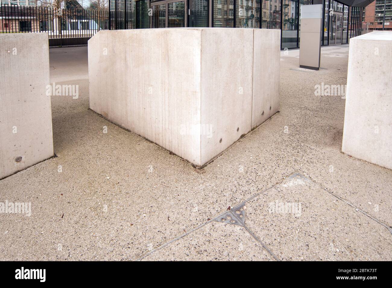 Outside concrete hi-res stock photography and images - Alamy