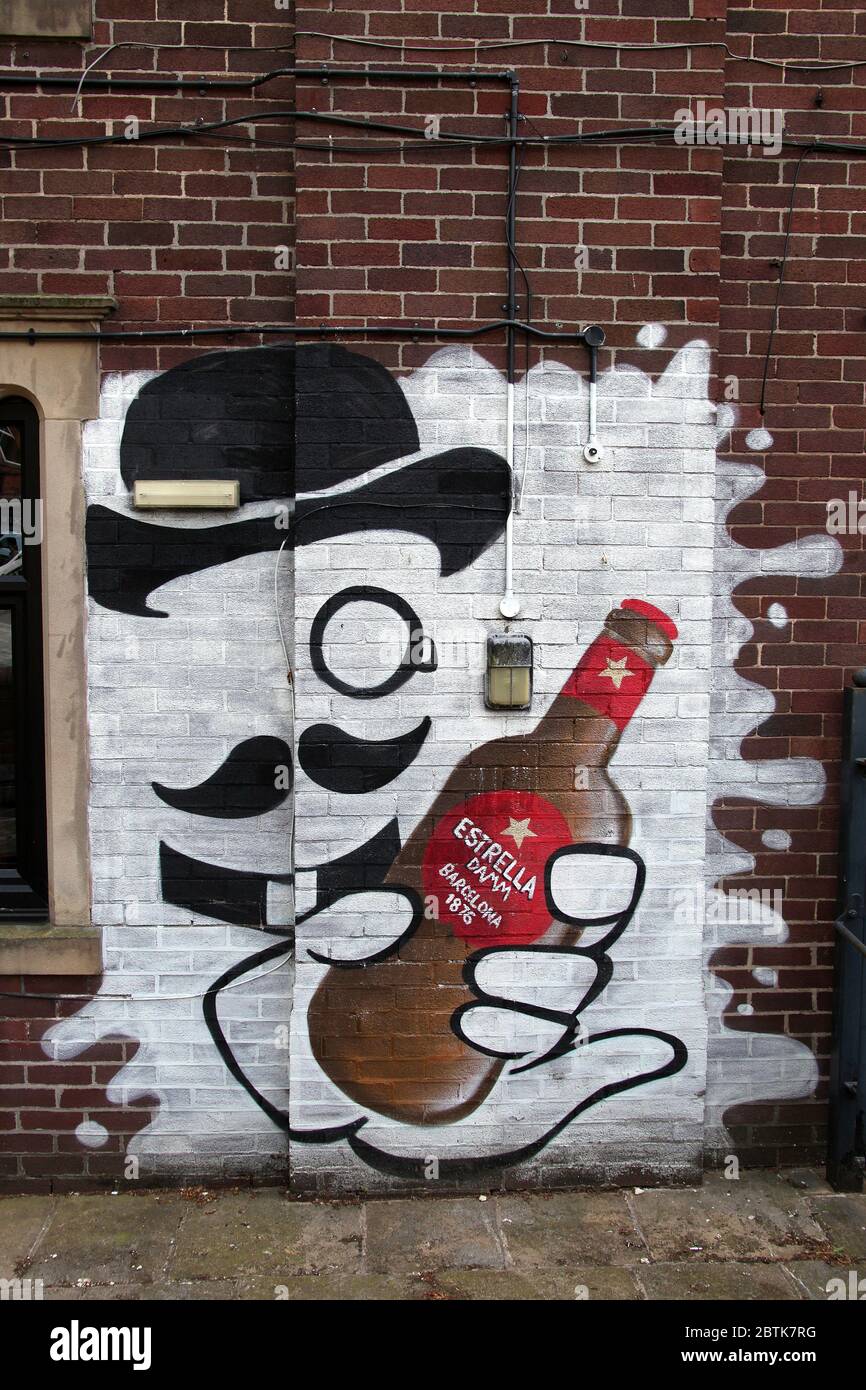 Estrella damm beer hi-res stock photography and images - Alamy