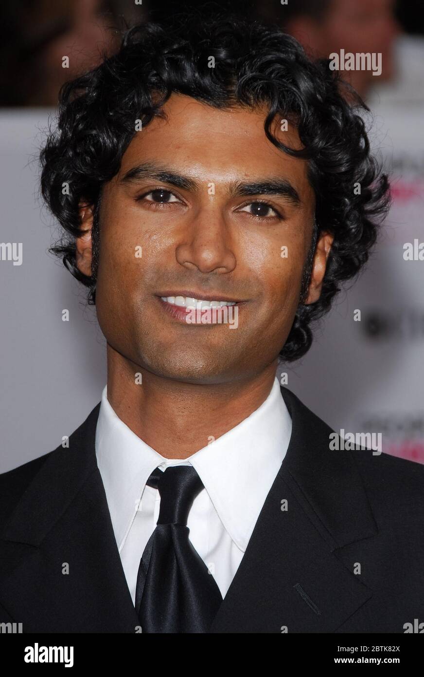 Sendhil Ramamurthy at The 33rd Annual People's Choice Awards - Arrivals ...