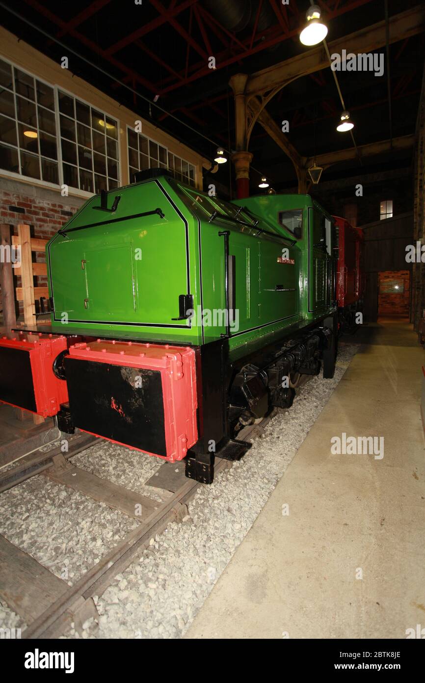 Shunting signal hi-res stock photography and images - Alamy