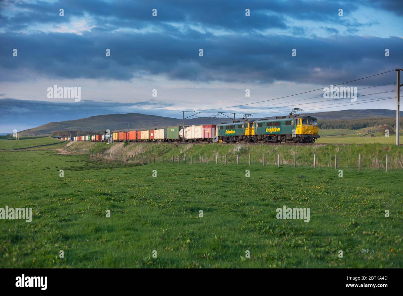Freightliner class 86 electric locomotives 86613 + 86607 passing ...
