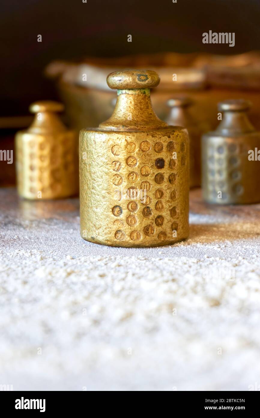 Copper measurement scales weighing hi-res stock photography and images ...