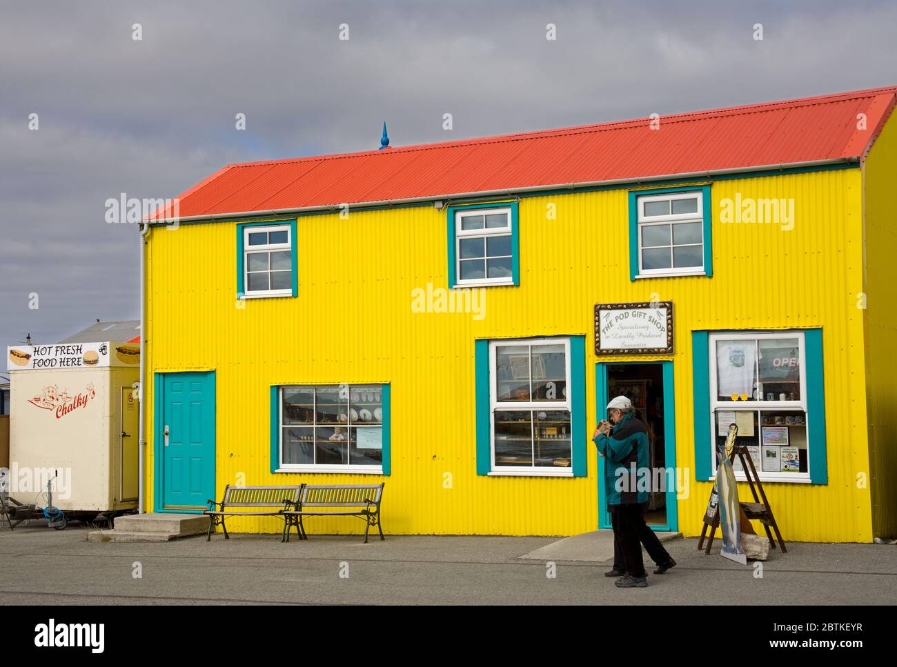 Yellow store on the Jetty in Port Stanley, Falkland Islands (Islas ...