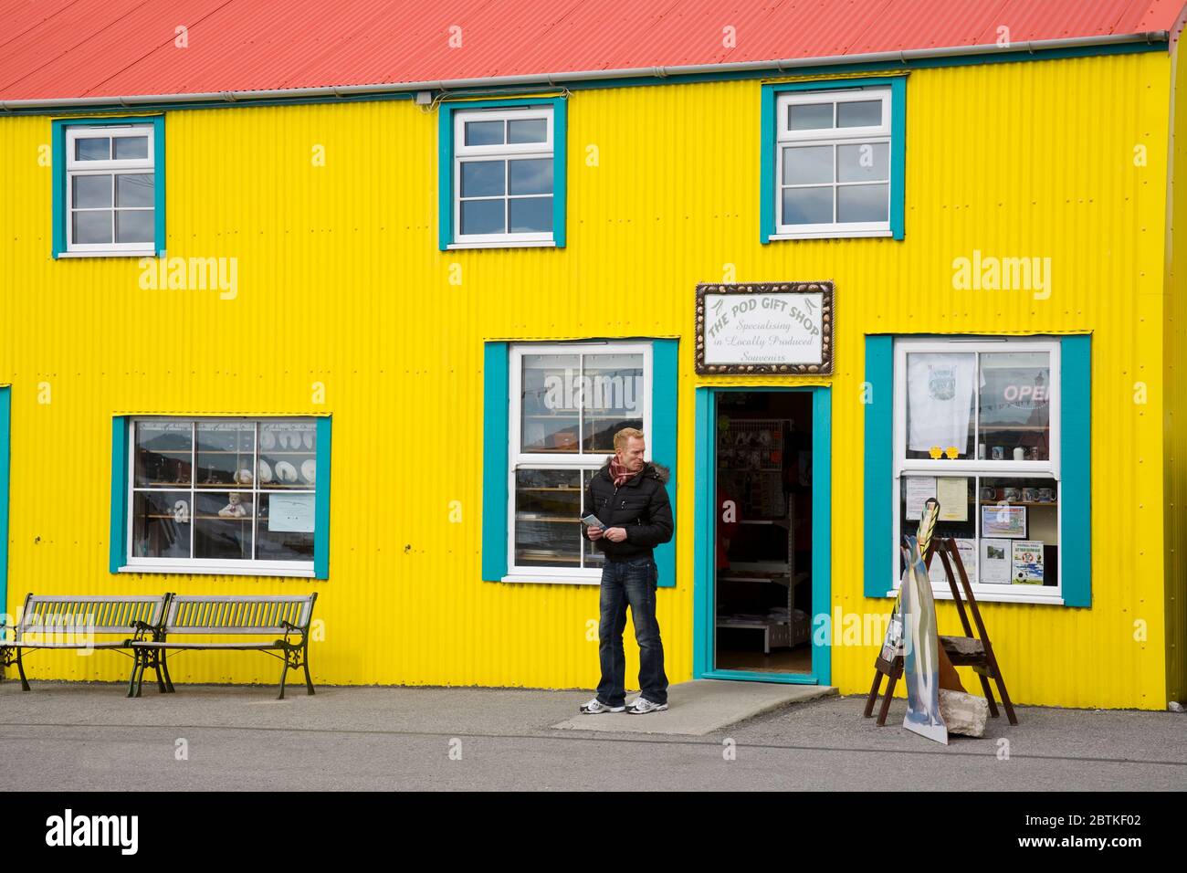 Yellow store on the Jetty in Port Stanley, Falkland Islands (Islas ...