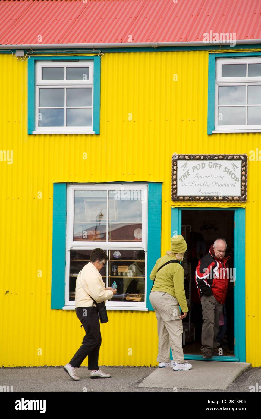 Yellow store on the Jetty in Port Stanley, Falkland Islands (Islas ...
