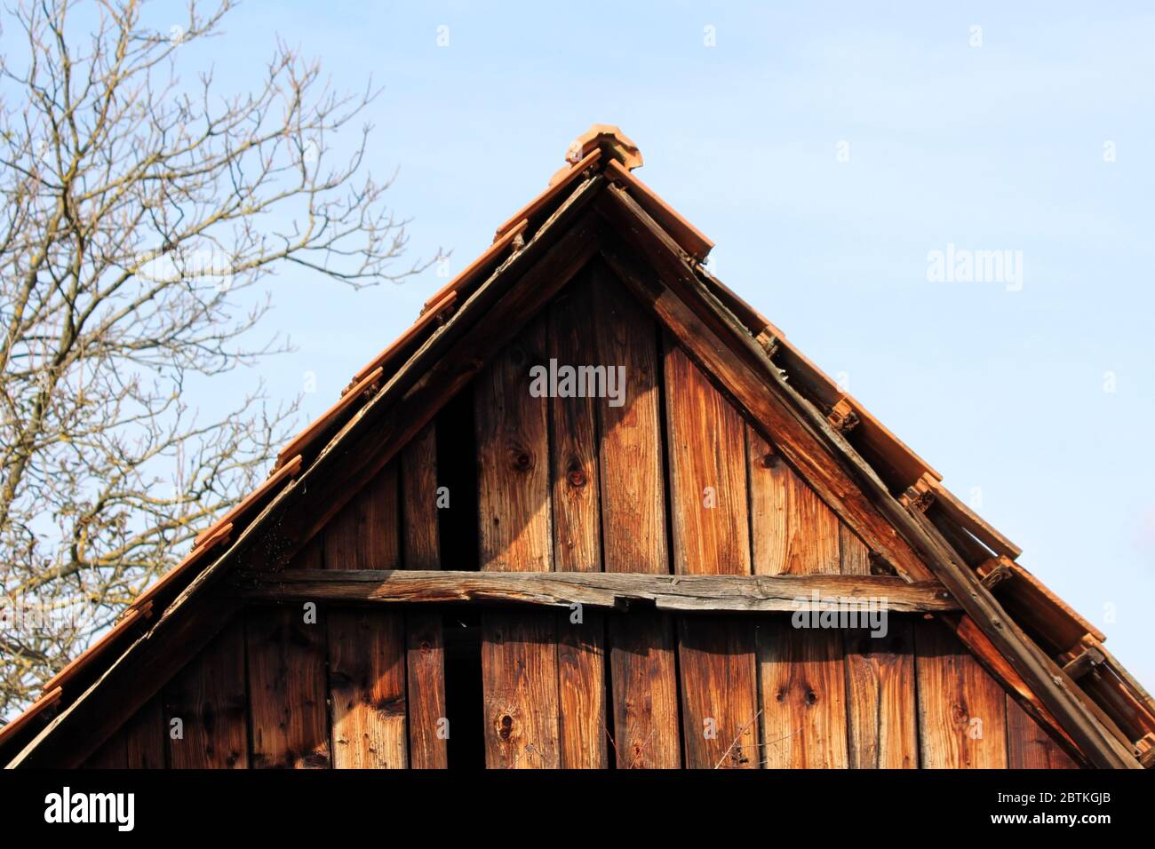 Roof made of boards hi-res stock photography and images - Alamy