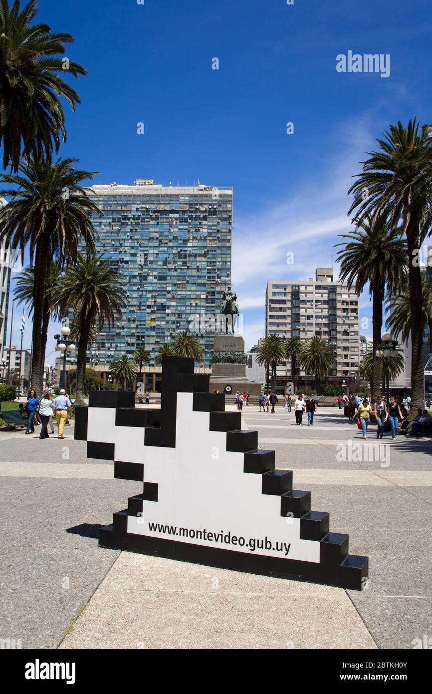Sculpture on Plaza Independencia in the Old City District, Montevideo ...
