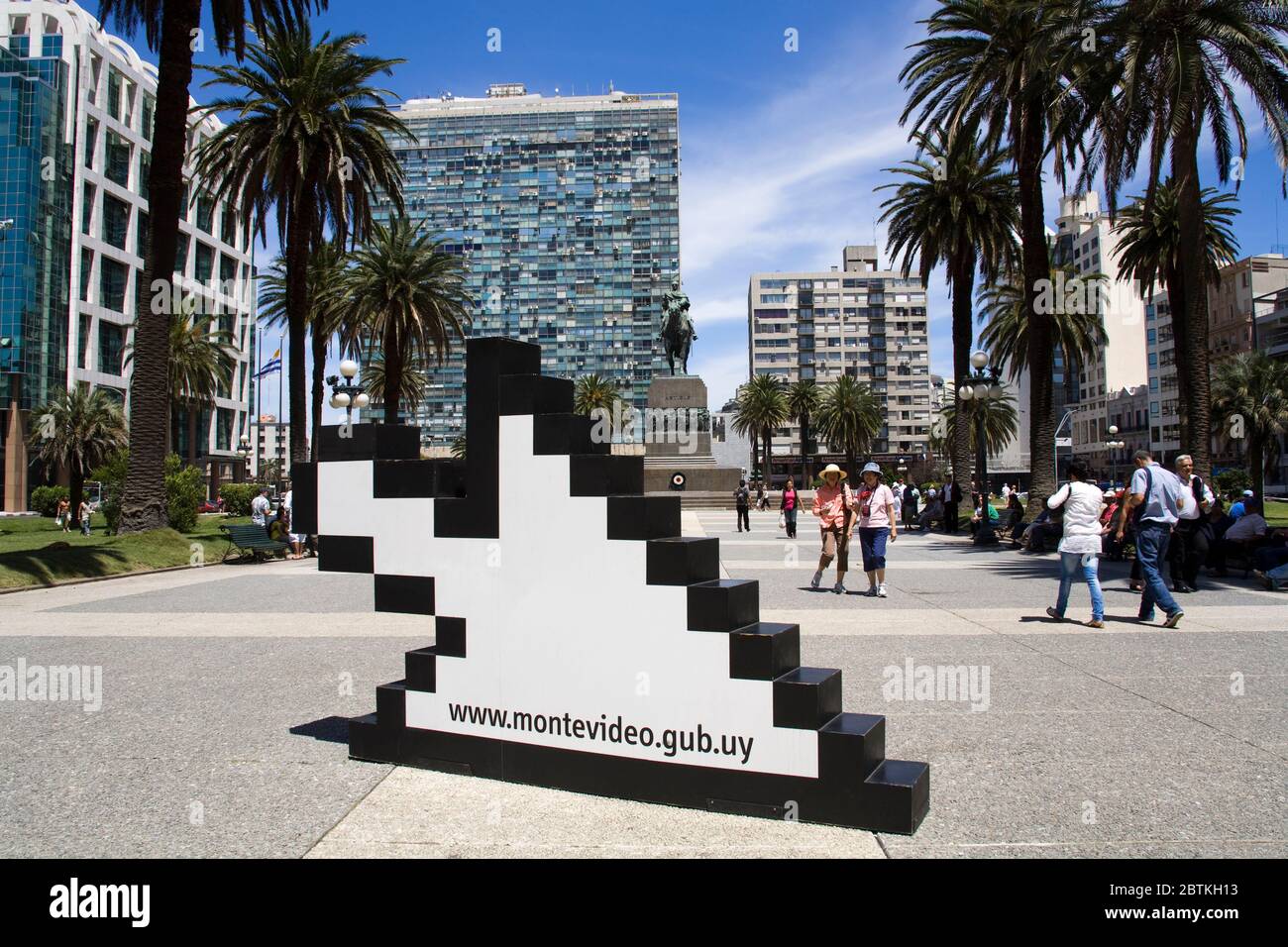 Sculpture on Plaza Independencia in the Old City District, Montevideo ...
