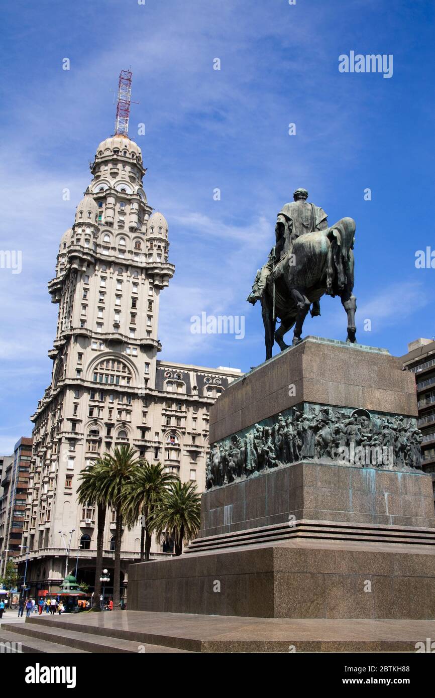 Statue of Jose Gervasio Artigas & Palacio Salvo in Plaza Independencia ...