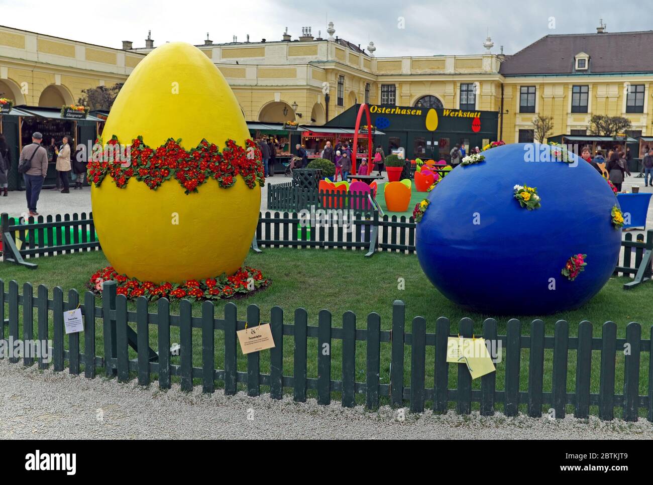Large easter egg hi-res stock photography and images - Alamy