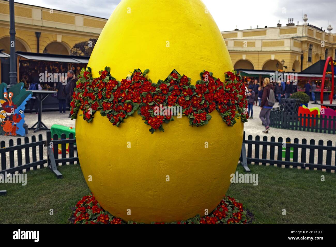 Large easter egg hi-res stock photography and images - Alamy