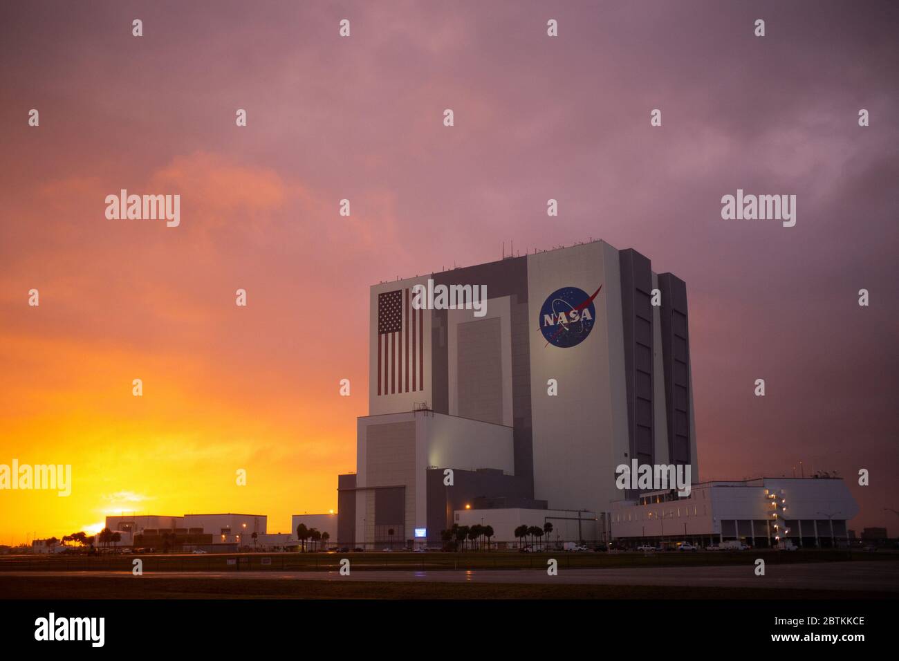 Space station assembly flight hi-res stock photography and images - Alamy