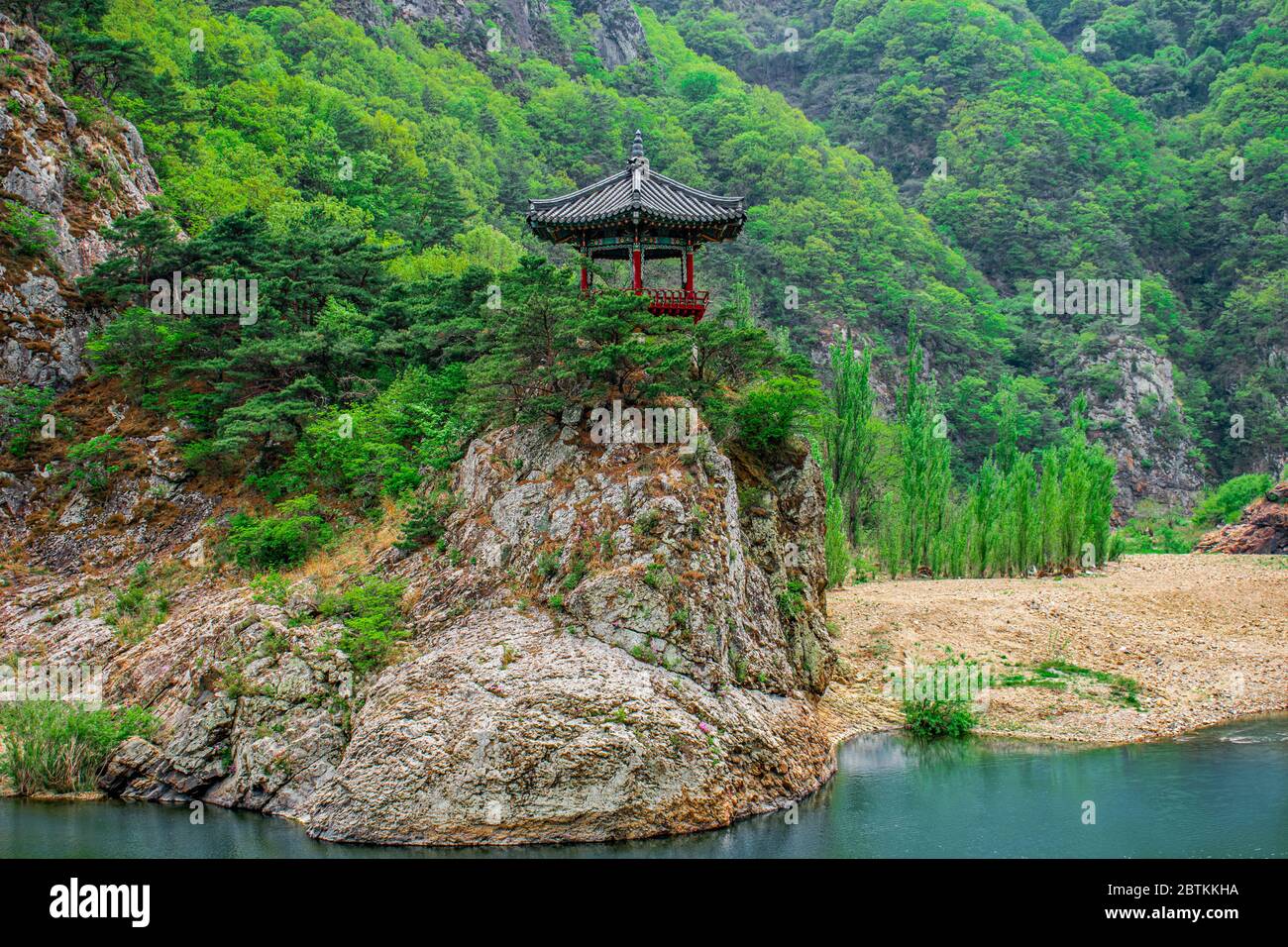 A traditional Korean pavilion set against the gorgeous mountain scenery ...