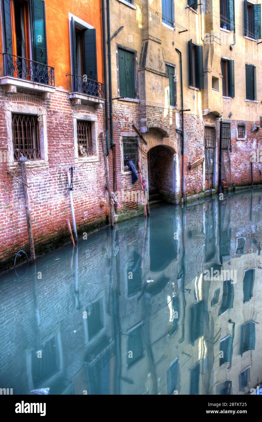 Empty venice canal hi-res stock photography and images - Alamy