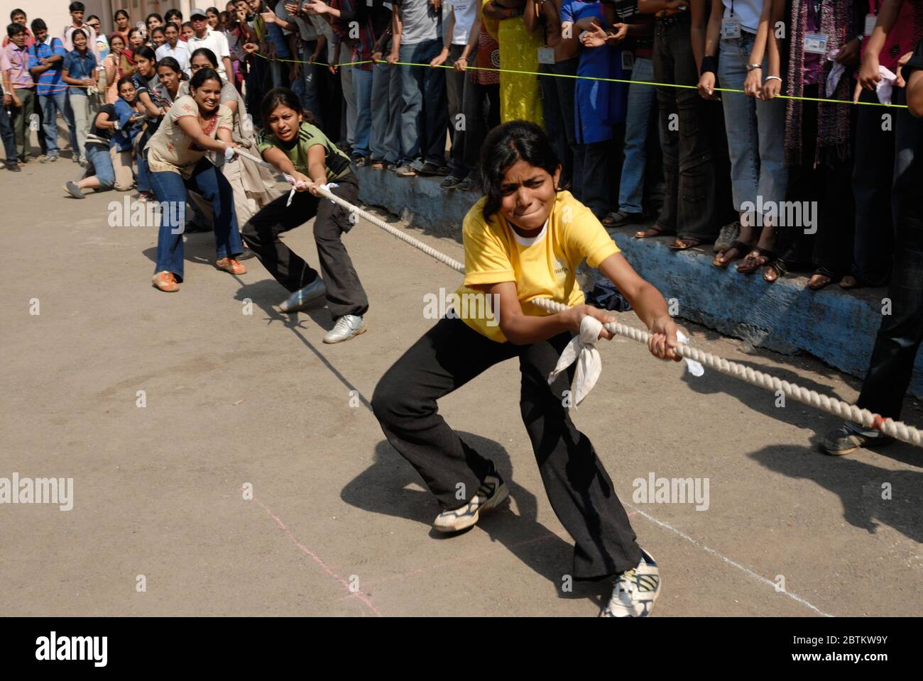 Mumbai, Maharashtra, India, Asia, Jan. 12, 2007 - Unidentified Indian ...