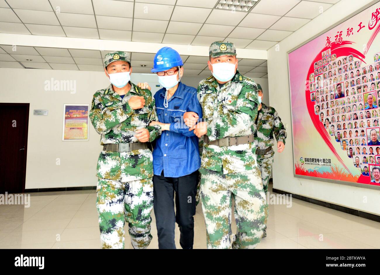 Earthquake drill office hi-res stock photography and images - Alamy